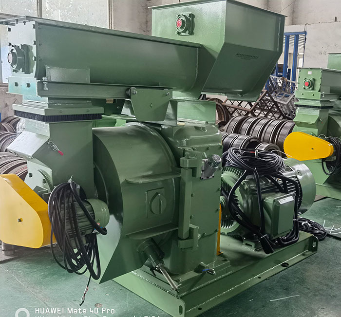 Timber Sawdust Pellet Press Machine 2.5 Ton/H 2 Rollers Pellet Press ...